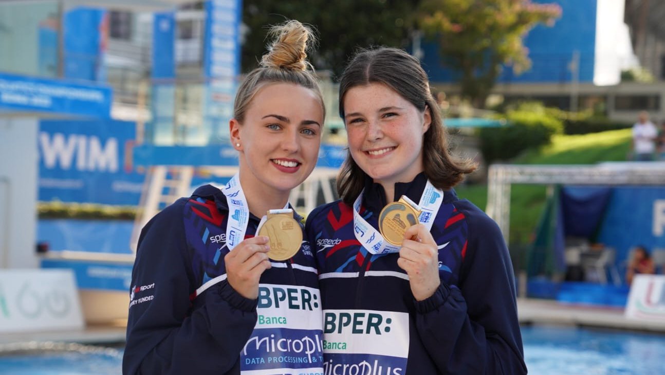 Lois and Andrea score stunning synchro gold | Diving News | Aquatics GB